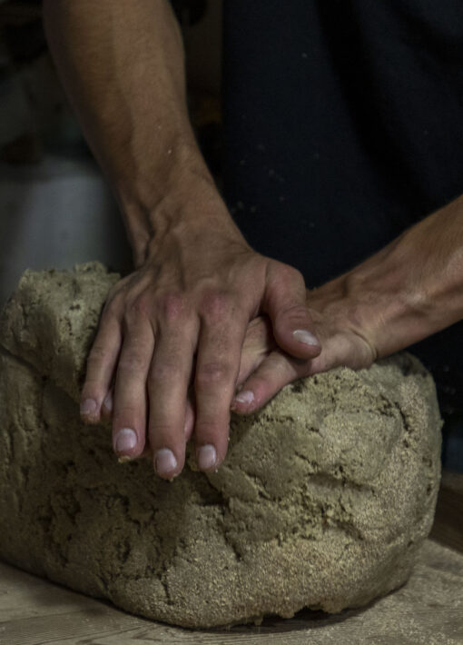 La tradition du Pain Noir, le "pô buli" au Pays de la Meije